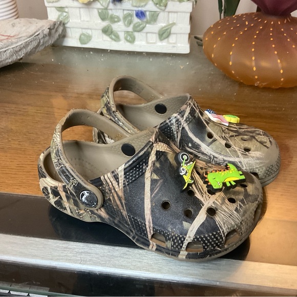 CROCS | Shoes | Crocs Kids Realtree Apx Classic Clogs Sz C | Poshmark
